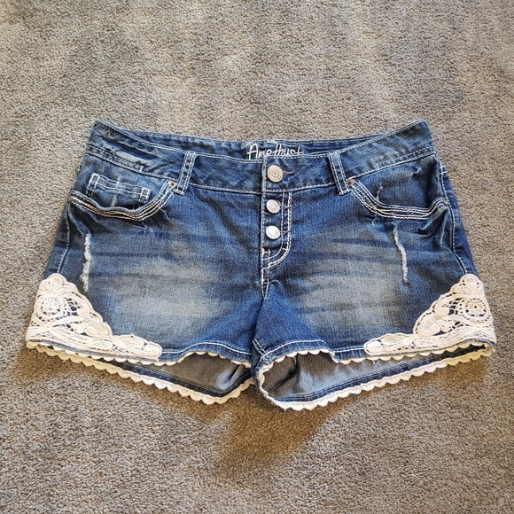 Amethyst Jeans | Shorts | Blue Jean Shorts Lace Detailing Short Shorts ...